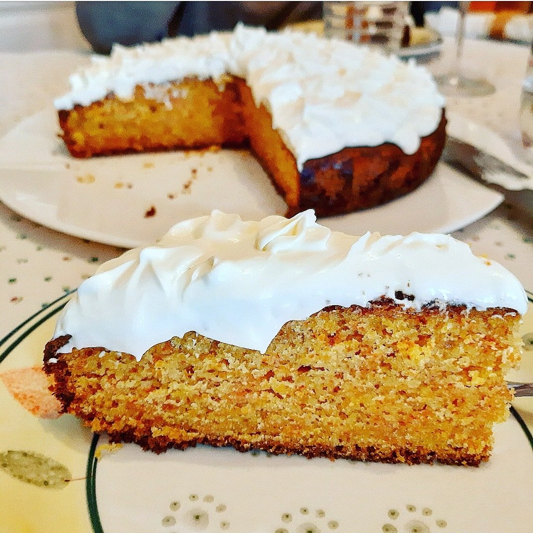 Torta alle carote con frosting allo yogurt - Luana Bottacin